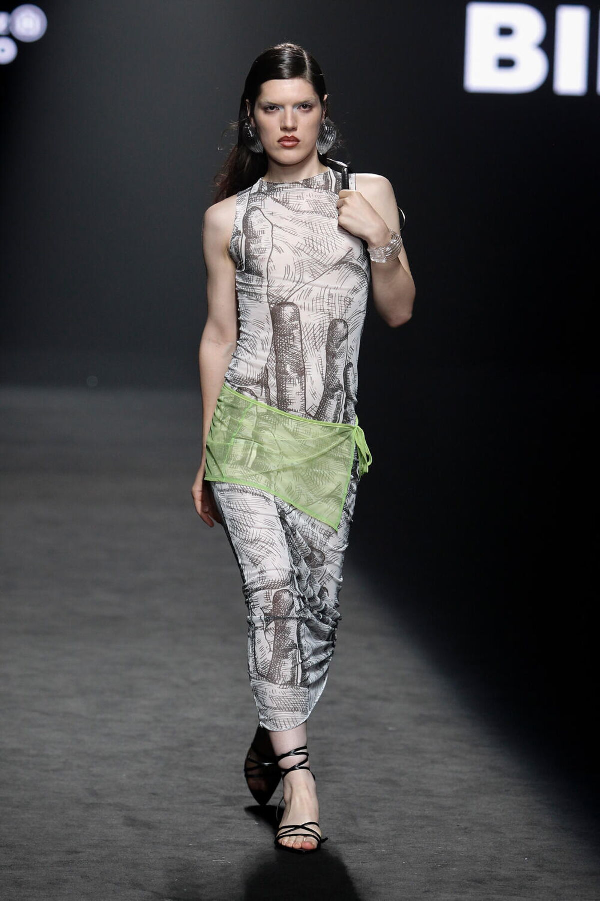 MADRID - BINYA : défilé printemps-été 2024 - Harper's Bazaar