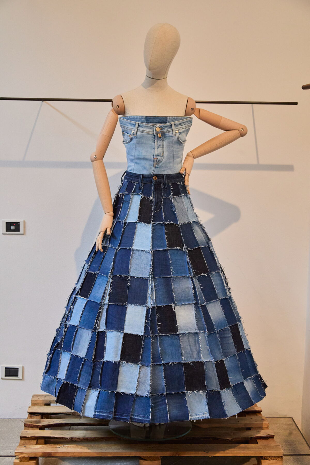 MILANO - JACOB COHEN : défilé printemps-été 2025 - Harper's Bazaar