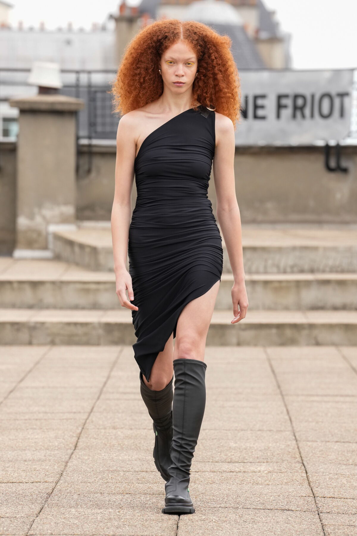 PARIS - JEANNE FRIOT : défilé printemps-été 2025 - Harper's Bazaar