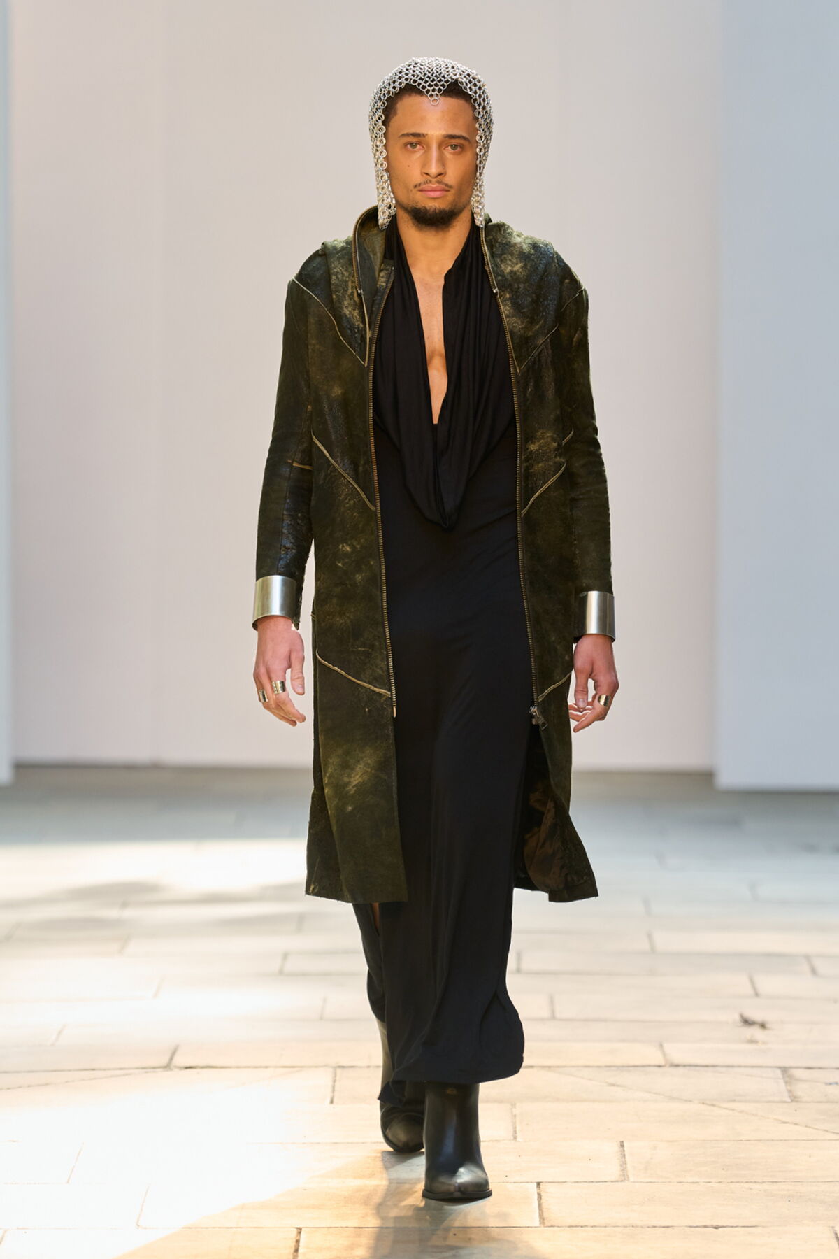 LONDON - ZASTA STUDIO : défilé printemps-été 2025 - Harper's Bazaar