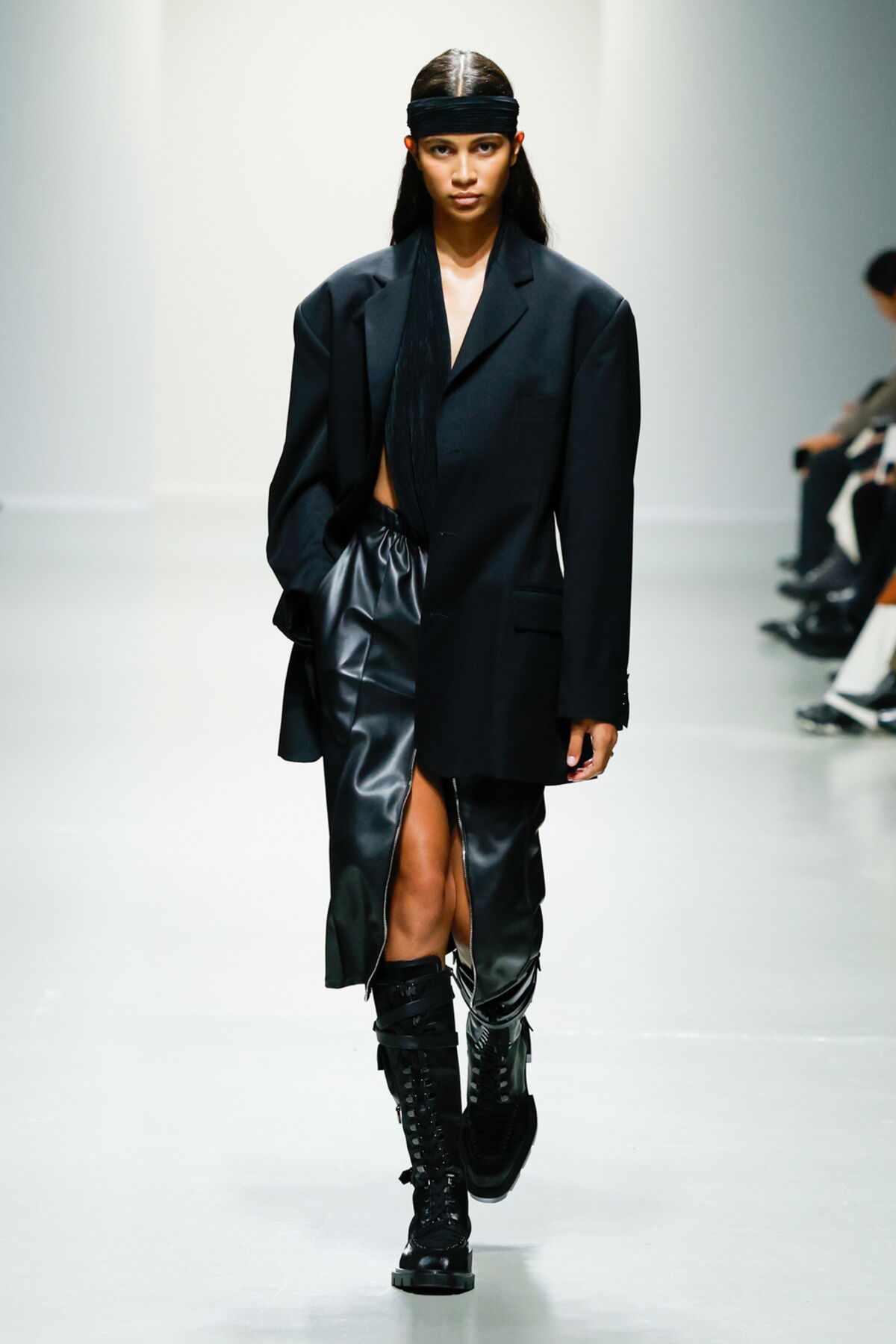PARIS - ATLEIN : défilé printemps-été 2025 - Harper's Bazaar