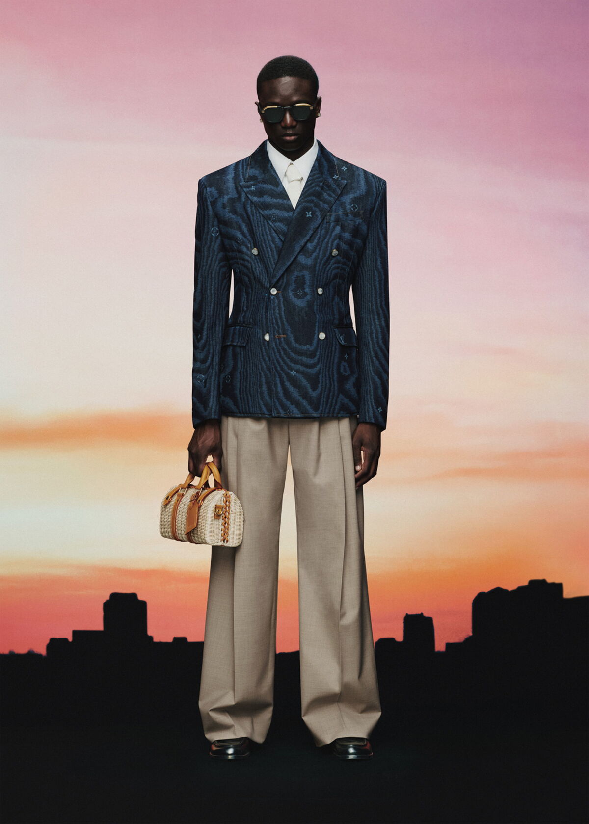 PARIS - LOUIS VUITTON : défilé automne-hiver -FALL 25-26 - Harper's Bazaar