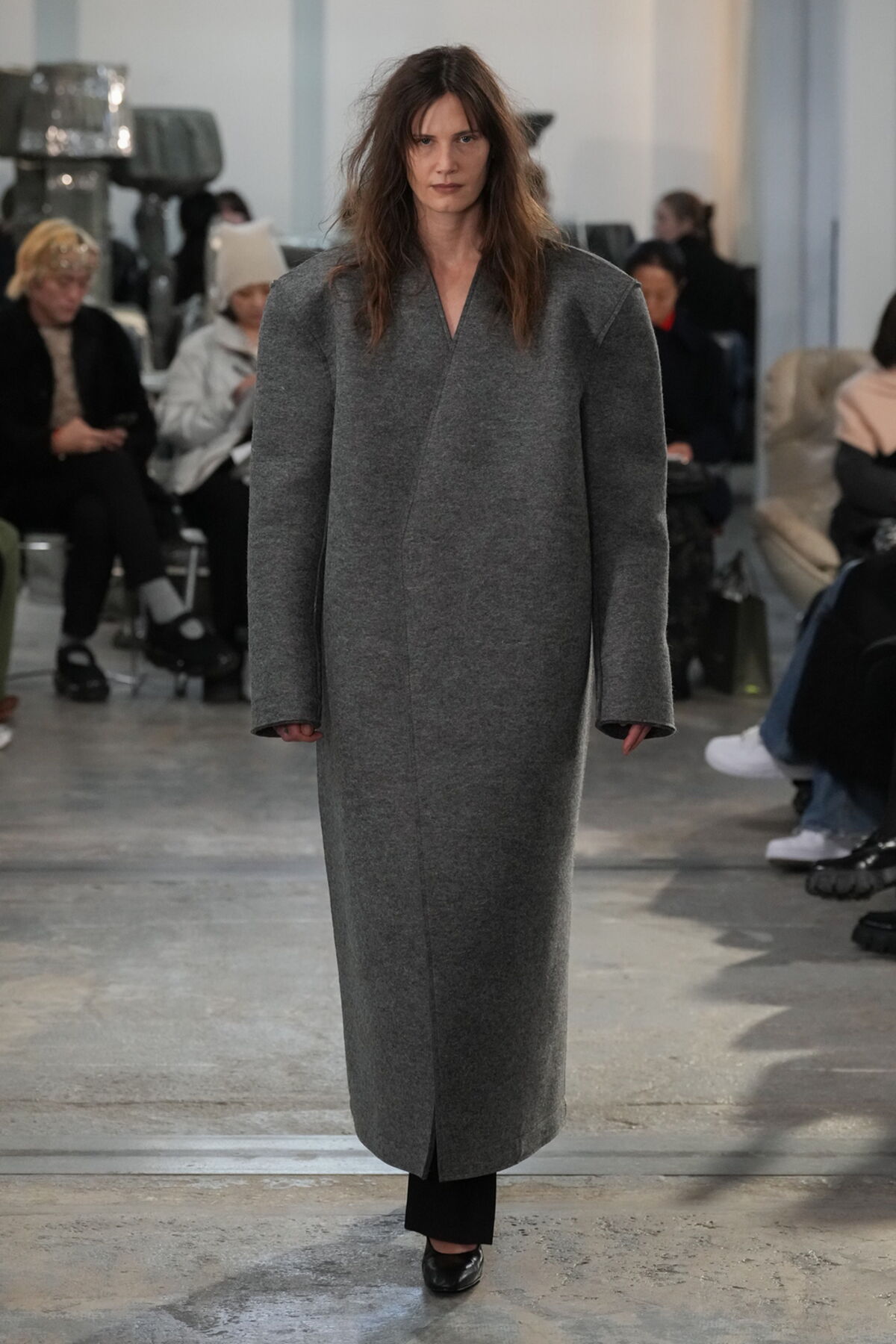 PARIS - MARIE ADAM-LEENAERDT : défilé automne-hiver 25-26 - Harper's Bazaar