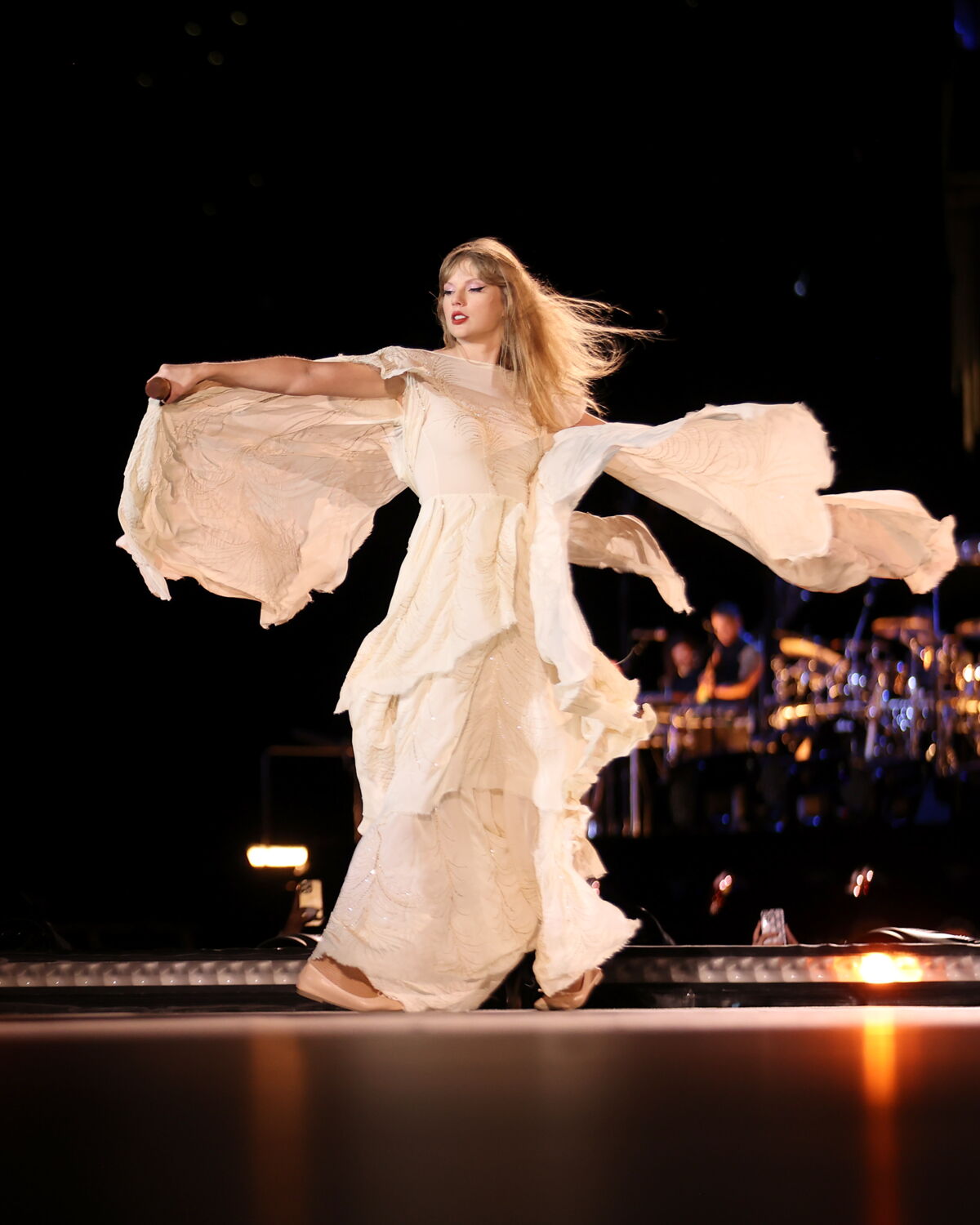 Taylor Swift : 10 fois où elle s'est emparée du cottagecore - Harper's ...