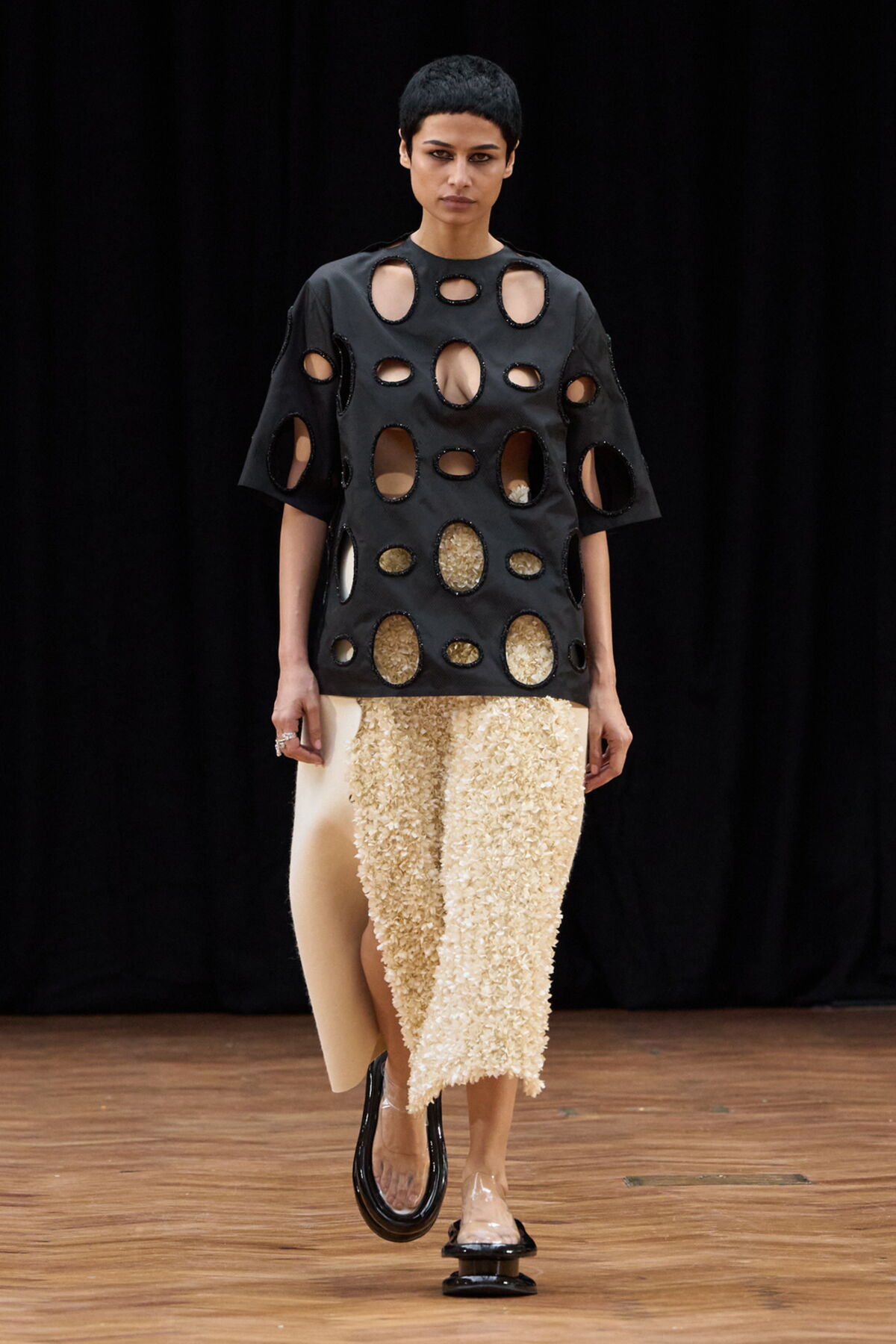 LONDON - RAW MANGO : défilé automne-hiver 26-27 - Harper's Bazaar